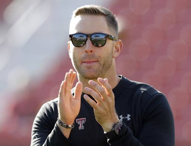 Kliff Kingsbury: Introduction| Wife| House| Salary| Teams Coached| Age ...