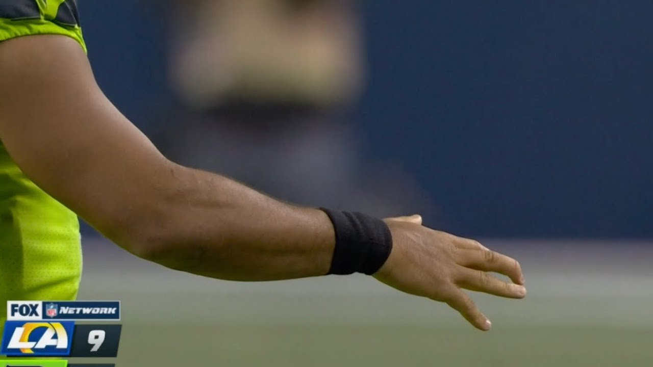 Russell wilson: finger| What happened to| Injury| Net Worth - sportsjone