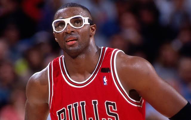 Reggie Jackson: Glasses| Girlfriend| NBA wife| Thunder - sportsjone