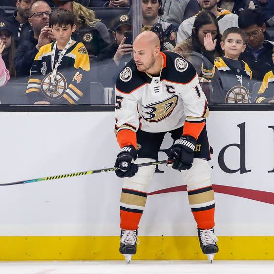 Ryan Getzlaf: Family| House| Net worth| Stanley cup - sportsjone