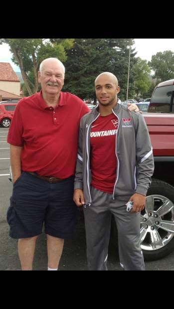 Austin Ekeler: Squat| Salary| Net Worth| Parents - sportsjone