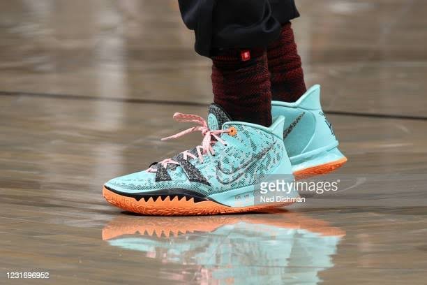 Kyrie Irving: How tall is| Weight| Shoes| Basketball shoes - sportsjone