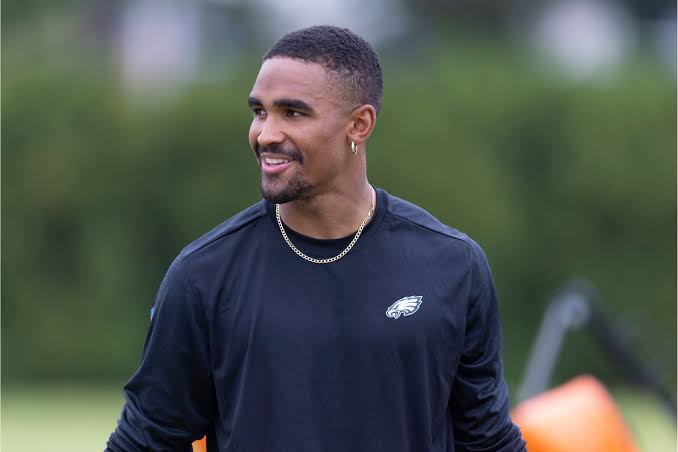Jalen Hurts: Contract| Is married| Parents - sportsjone
