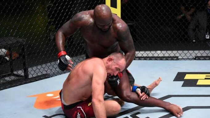 Derrick Lewis Highlights: Weight class| Flying knee| Six pack - sportsjone