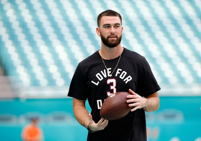 Skylar Thompson: Wife| Contract| Highlights| Stats - sportsjone