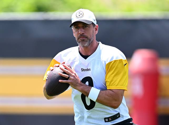 Aaron Rodgers: What teams has played for| Is married now - sportsjone