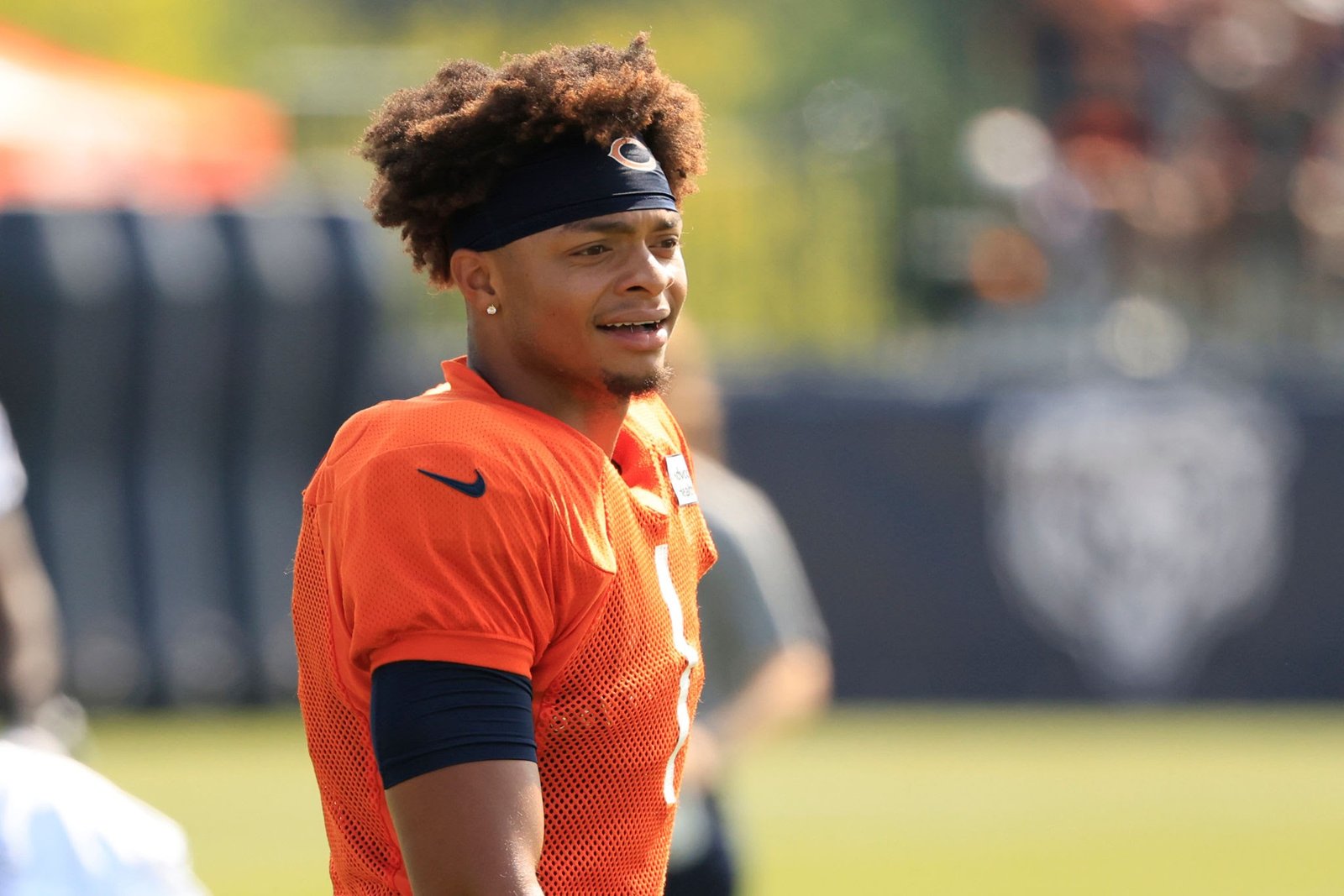 Justin Fields: Stats today| Rushing yards today| Trade To Jets - sportsjone