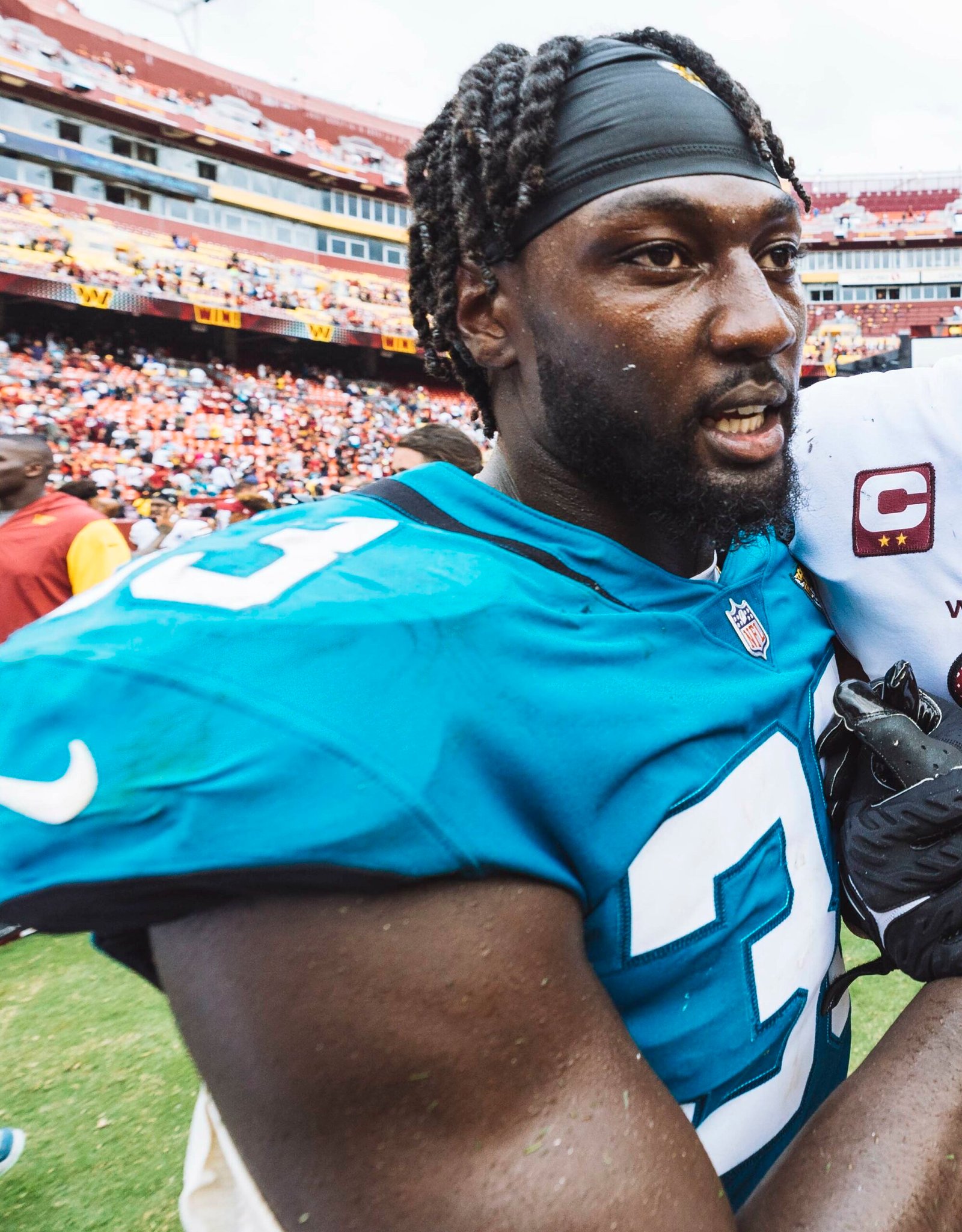 Devin lloyd: Number| High school| PFF| Contract| Net Worth - sportsjone