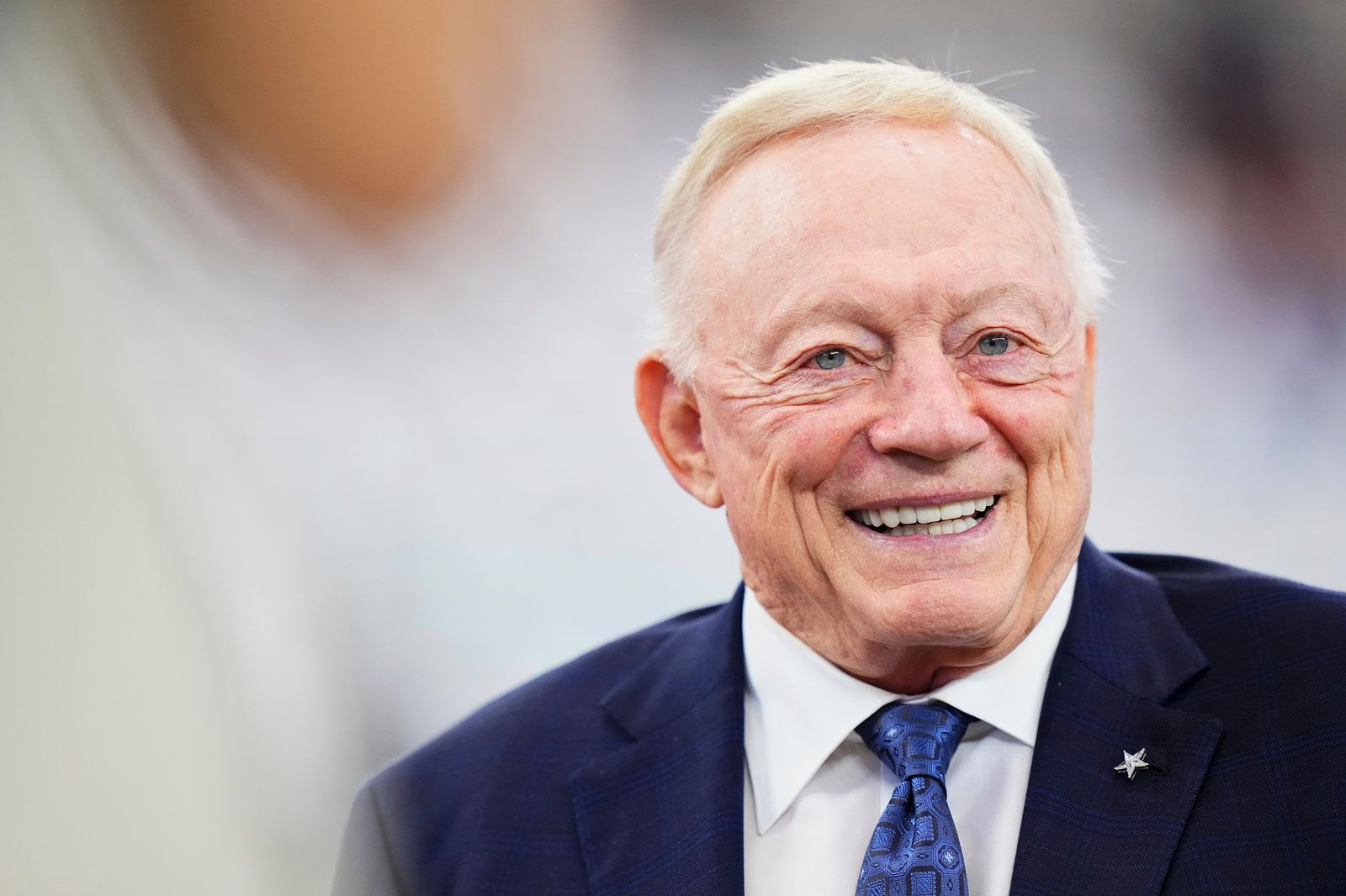 Jerry Jones: What Gesture did make| Gesture fans metlife stadium ...