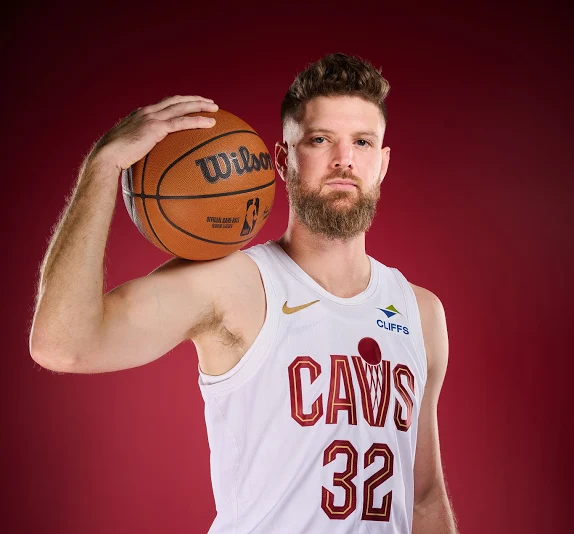 Dean Wade: College| Wife| Contract| Injury| Position - sportsjone