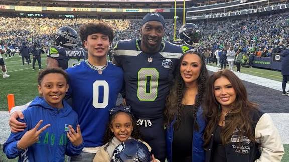 DeMarcus Lawrence: Wife and kids| Wife age| Is playing today - sportsjone