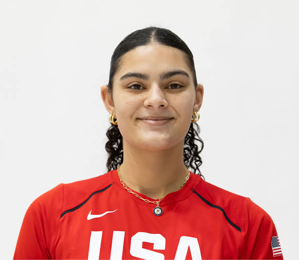Lauren Betts: Struggles| Parents| Race| Mental health| Sister height ...