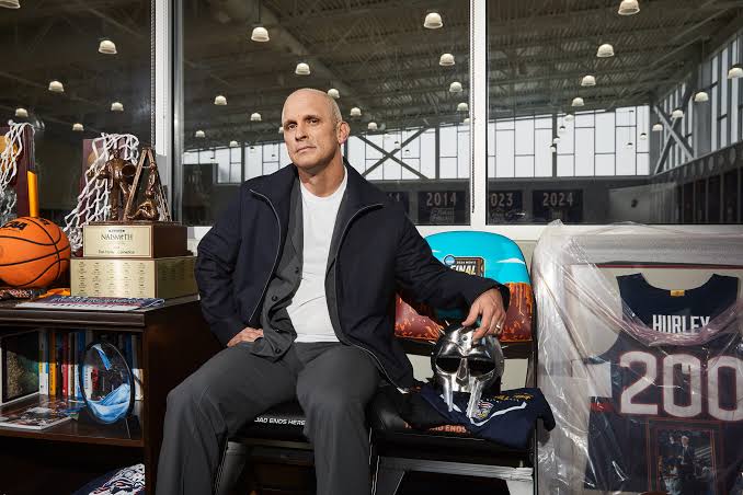 Dan Hurley: Neck| How tall is| Suit| Gif| Who did play for in college ...